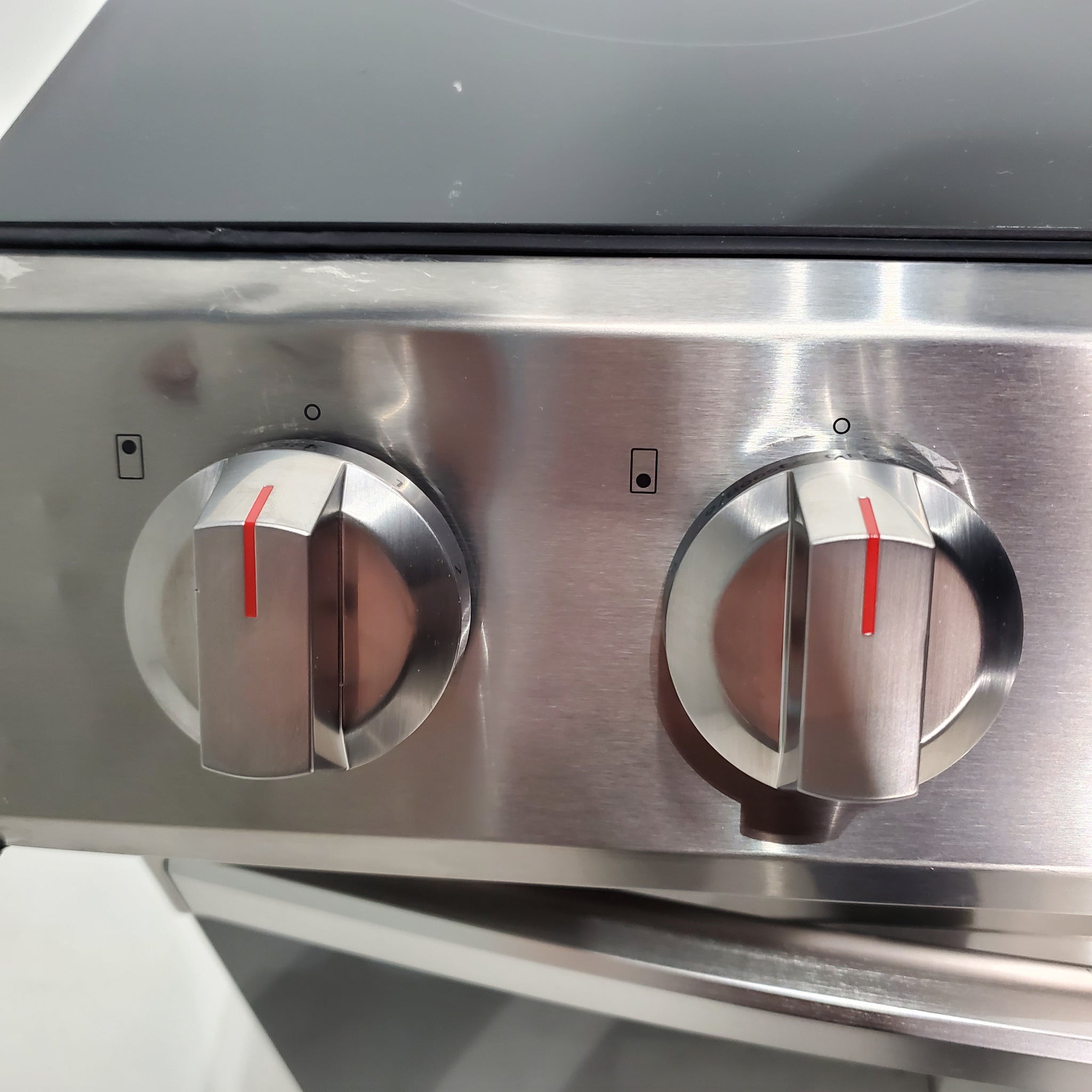 Fingerprint Resistant Stainless Samsung 6.3 cu ft 5 Heating Element Sm