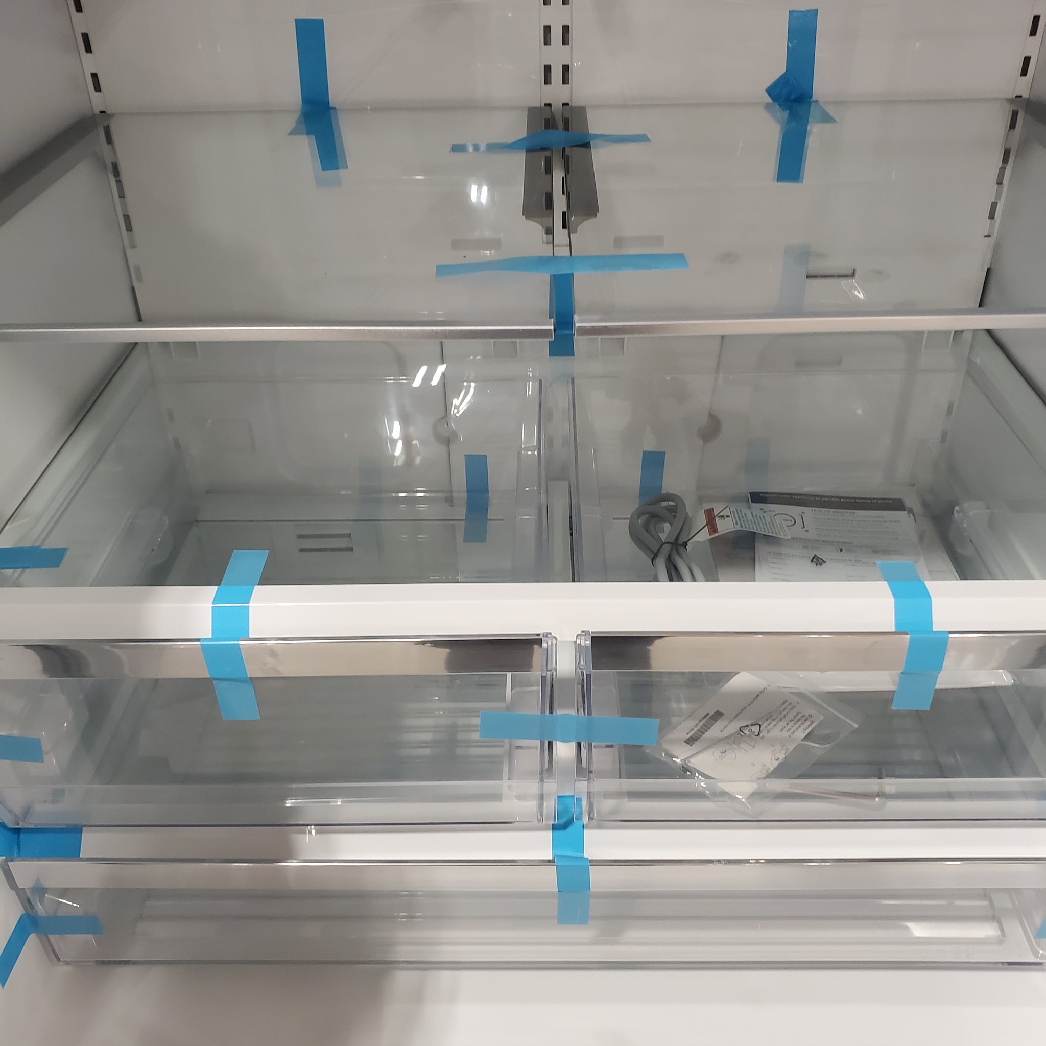 Bosch Fastest Ice Maker Standard-Depth 300 Series 26-cu ft 3 -Door Sma