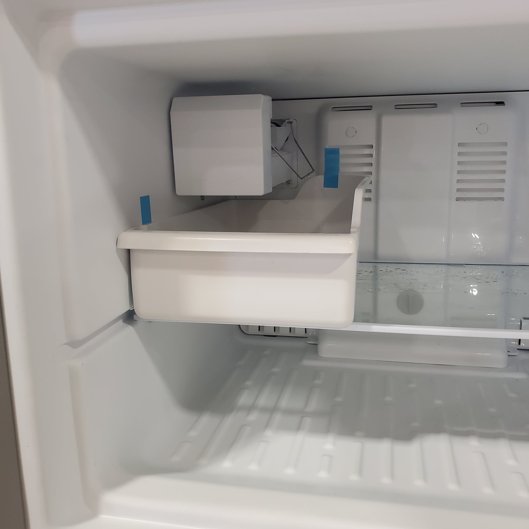 Whirlpool Wide Top Freezer 30 Inch 18 cu. ft. Refrigerator with Flexi-